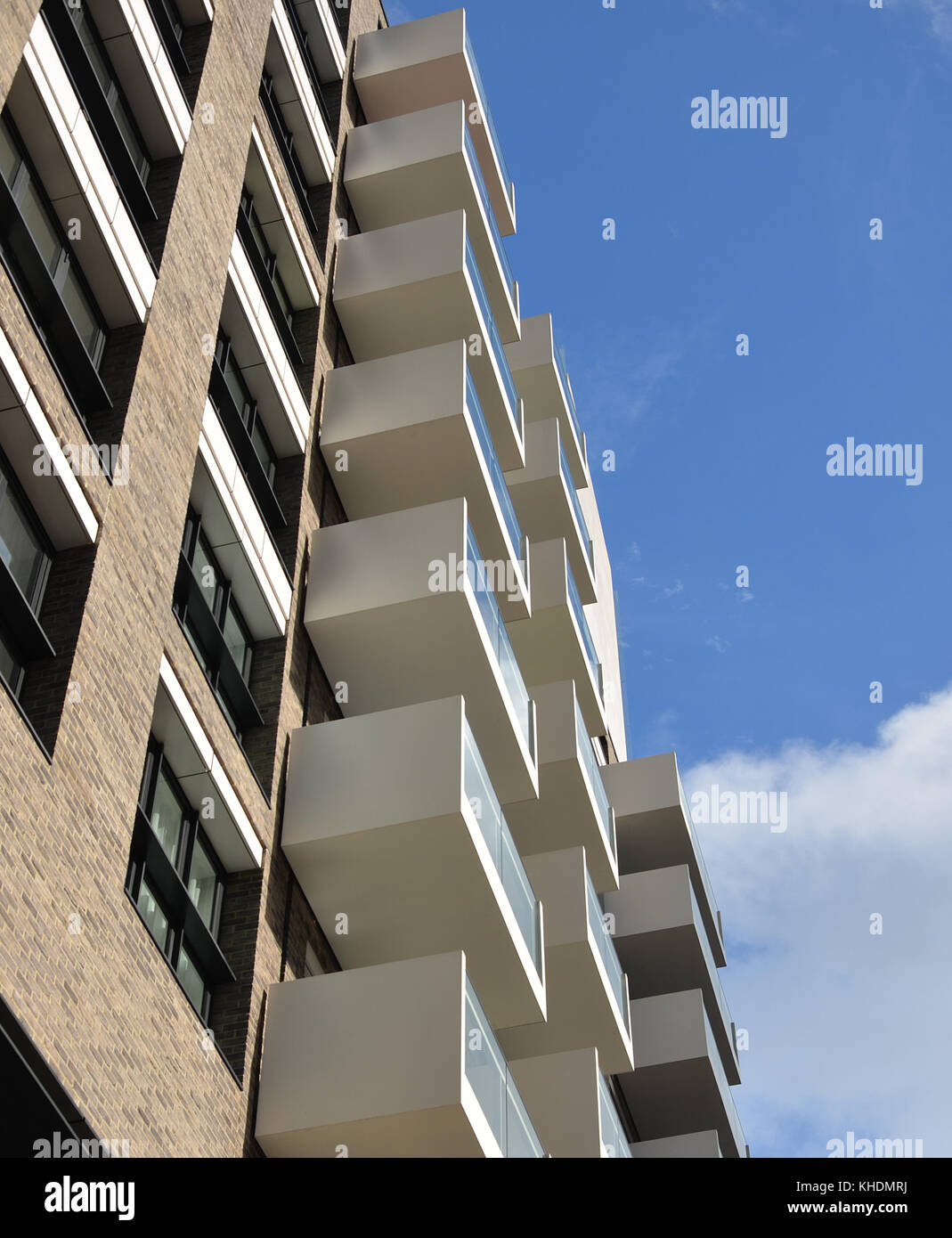 Luxury high rise apartments london hi-res stock photography and images ...