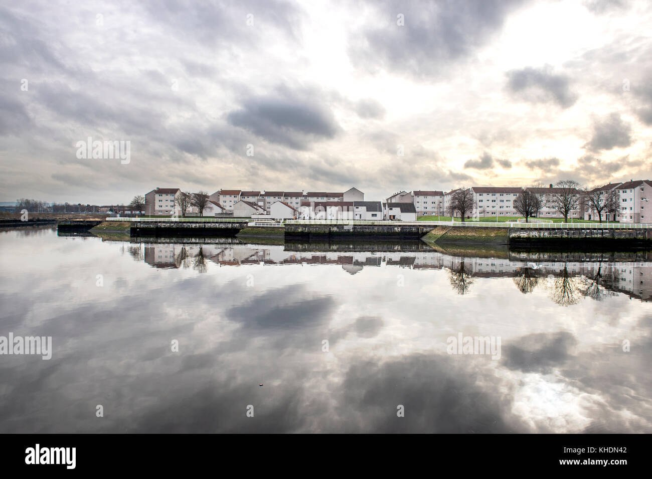 UNITED KINGDOM, SCOTLAND, GLASGOW, FLATS ON THE RIVER CLYDE Stock Photo ...