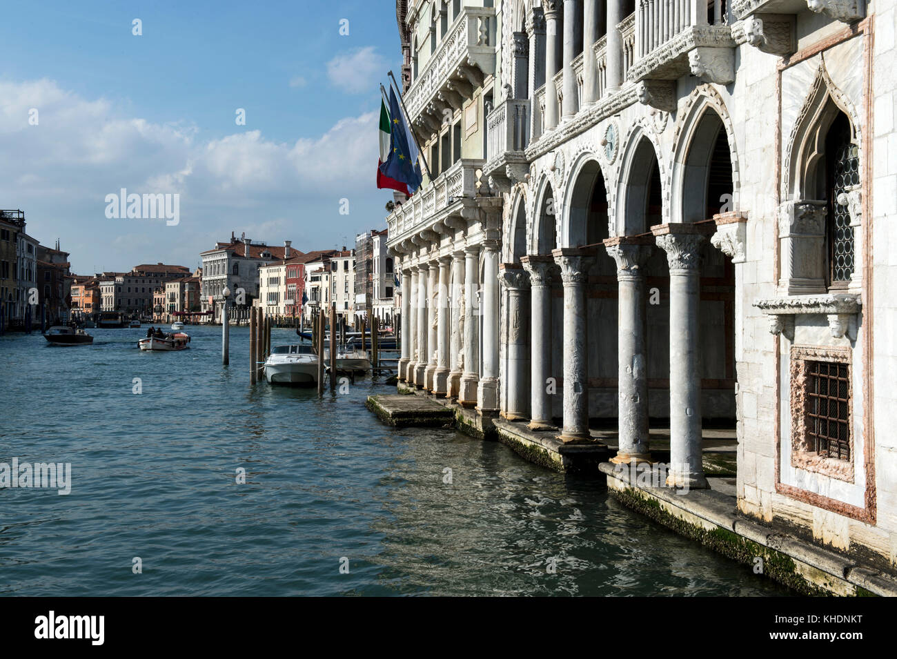 ITALY, VENETO, VENICE, BUILDING AMONG GRAND CANAL Stock Photo - Alamy
