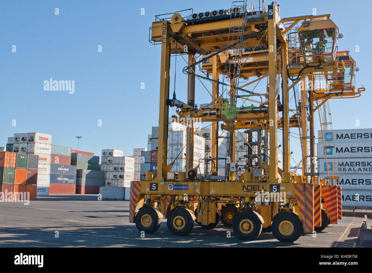Straddle carrier moving container hi-res stock photography and images ...