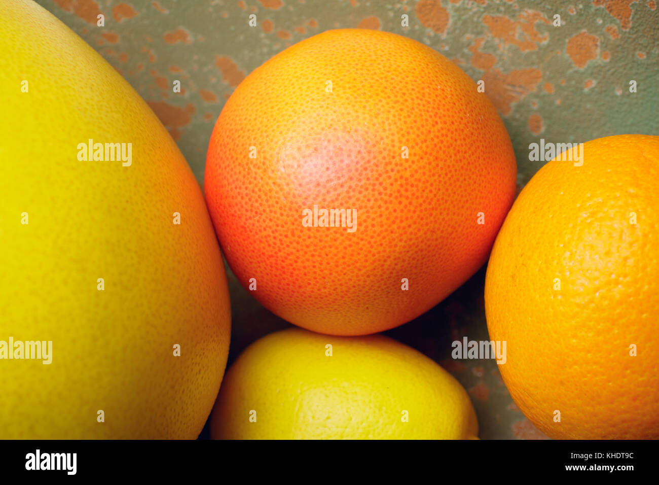 citrus pomelo grapefruit orange lemon plate food Stock Photo - Alamy