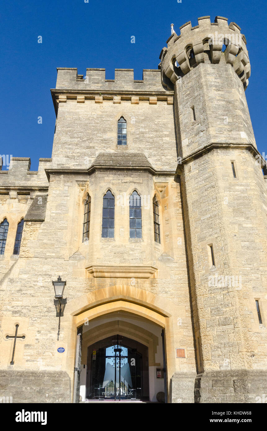 Cotswold stone houses in Cecily Hill in the Cotswold market town of ...