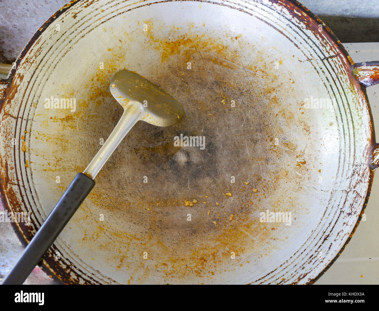 Dirty frying pan spatula hi-res stock photography and images - Alamy