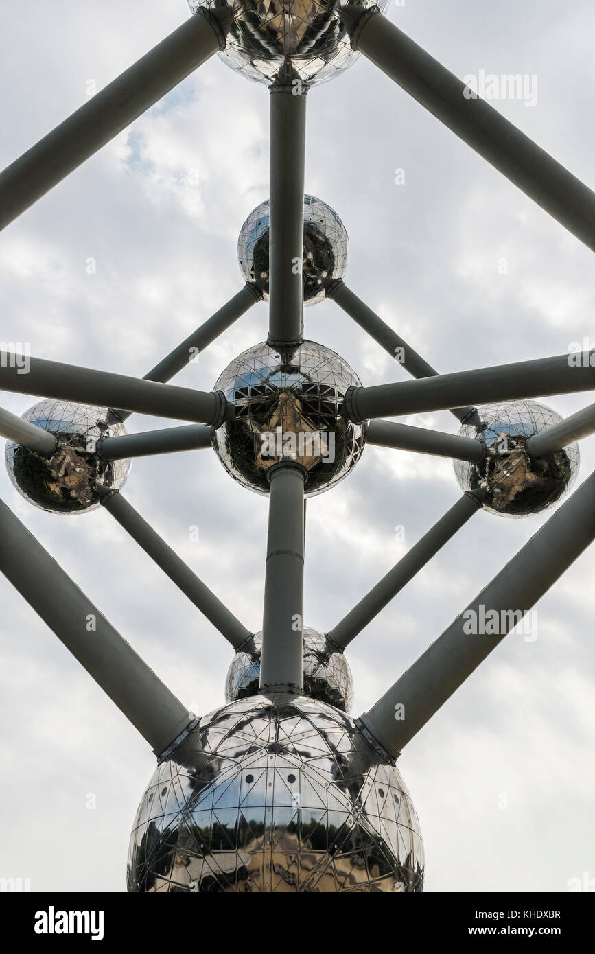 Atomium structure hi-res stock photography and images - Alamy