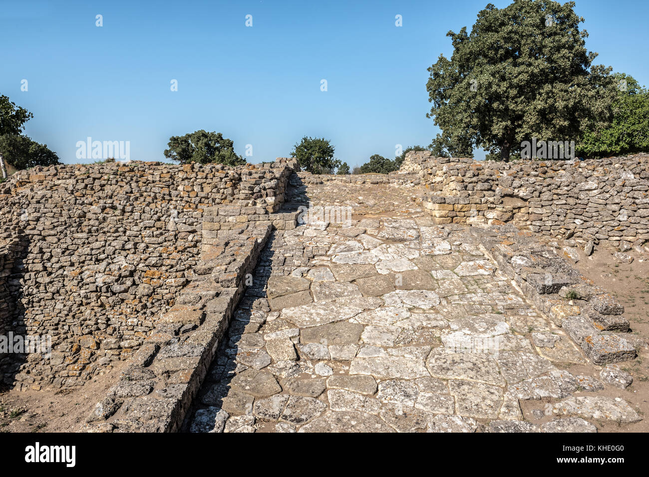 Ruins of ancient legendary city of Troy in Canakkale, Turkey Stock ...