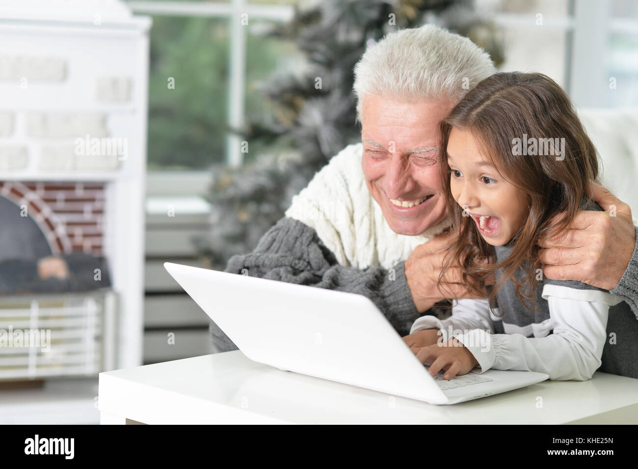 Grandfather child computer hi-res stock photography and images - Alamy