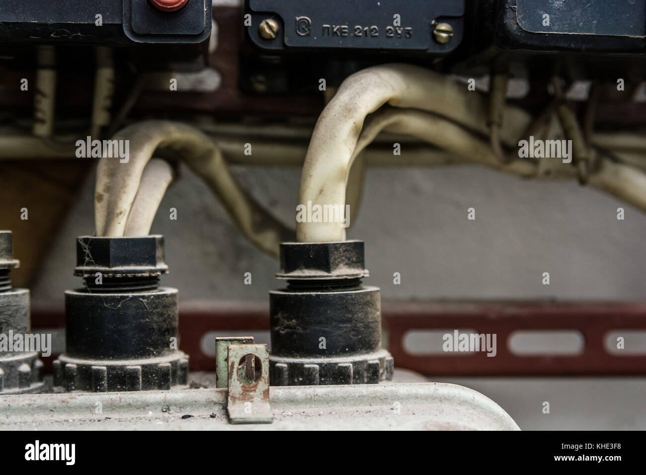 Close up old wires in connecting terminal Stock Photo - Alamy