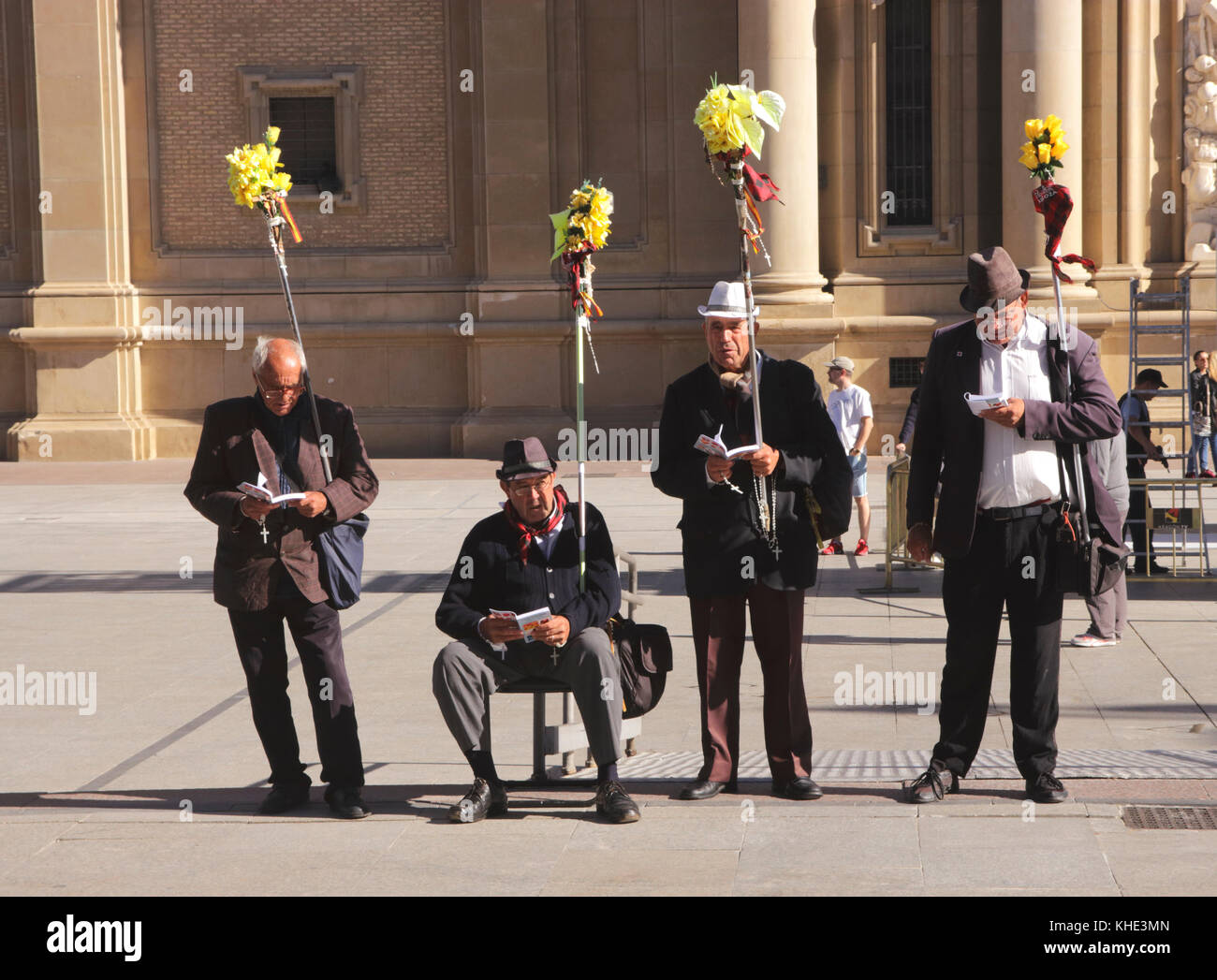 Local people in Plaza del Pilar Zaragoza Spain Stock Photo - Alamy