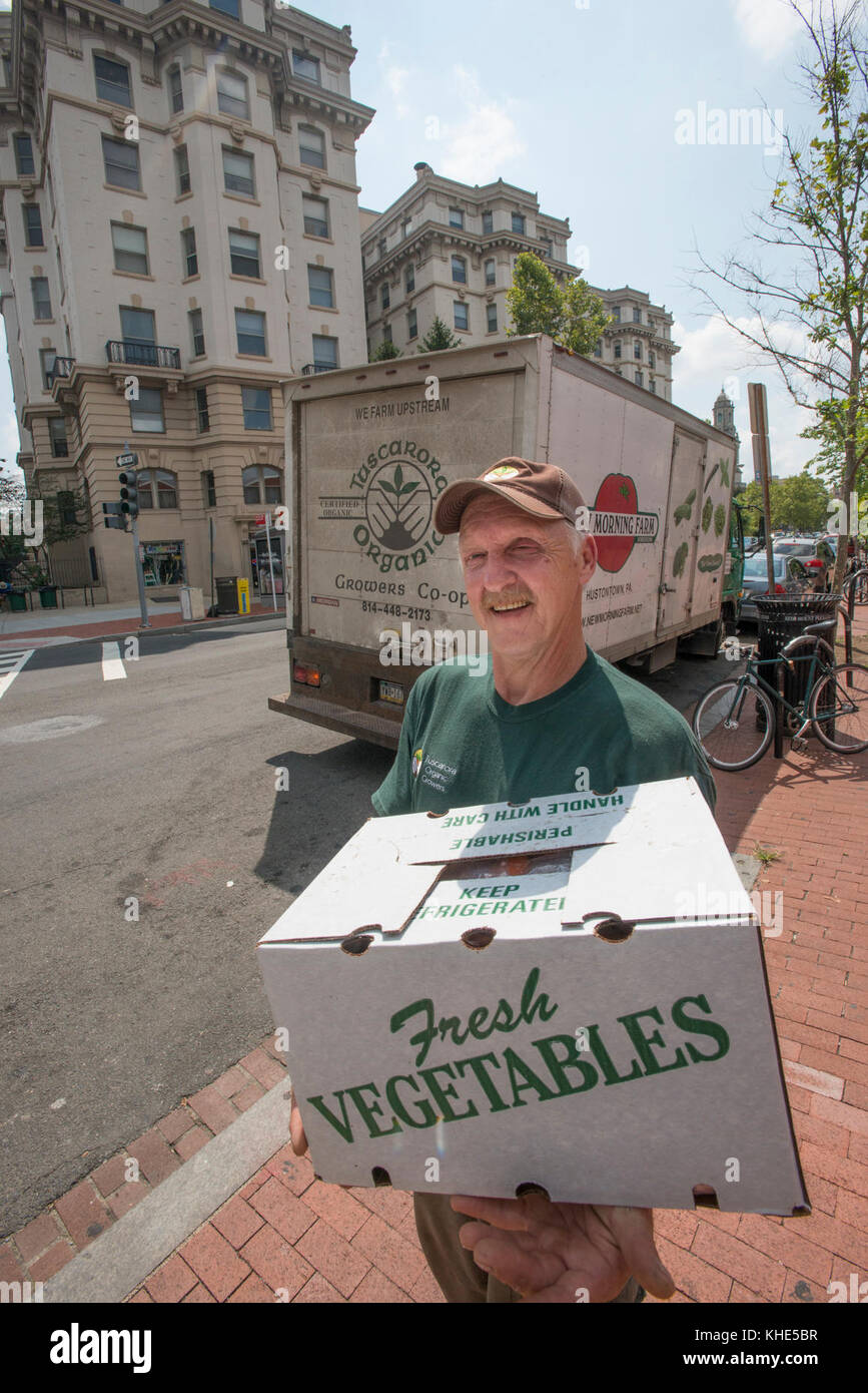 Beer delivery drivers hi-res stock photography and images - Alamy