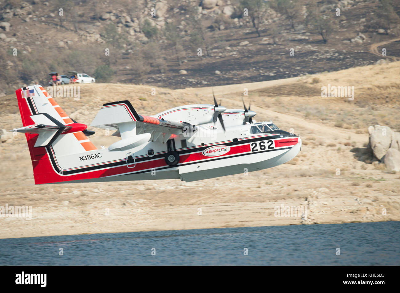 Aero Flite CL-415 Scooper 261 and 262 scoops up water at Lake Isabella ...