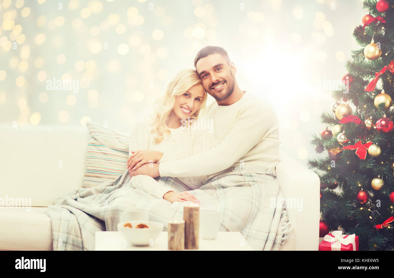 Family hugging tree hi-res stock photography and images - Alamy