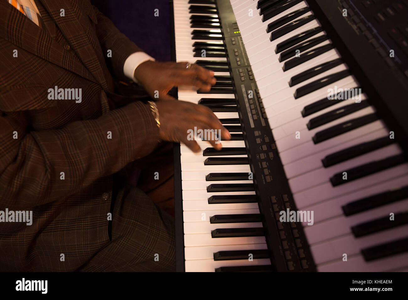 Man in suit playing keyboard hi-res stock photography and images - Alamy