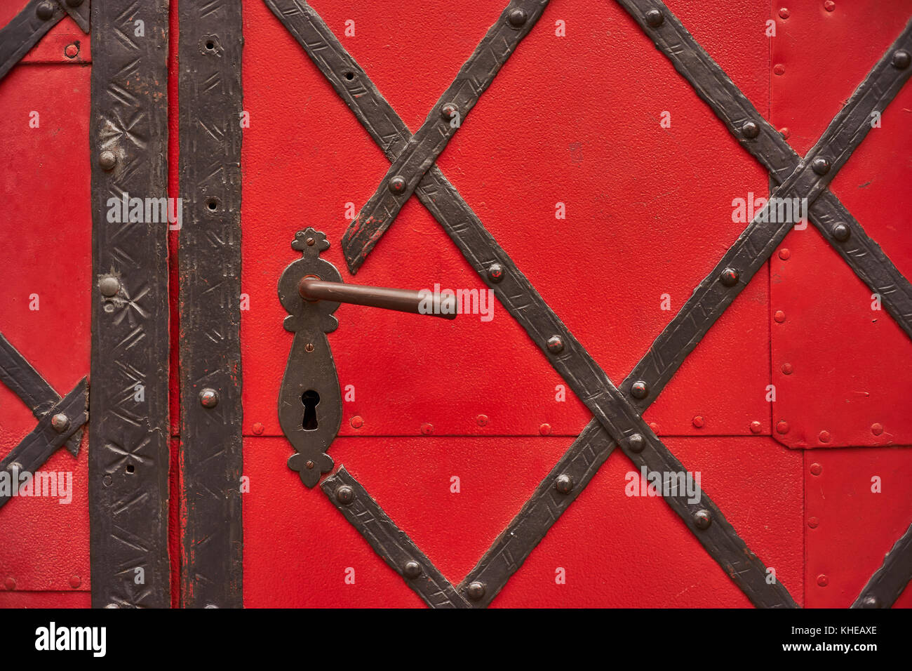 Closeup on vintage, heavily red metal closed door Stock Photo - Alamy