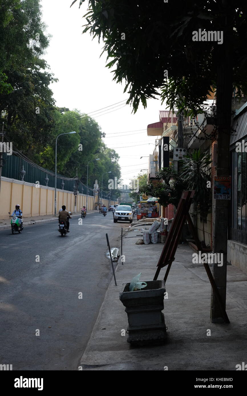phnom penh city streets Stock Photo - Alamy