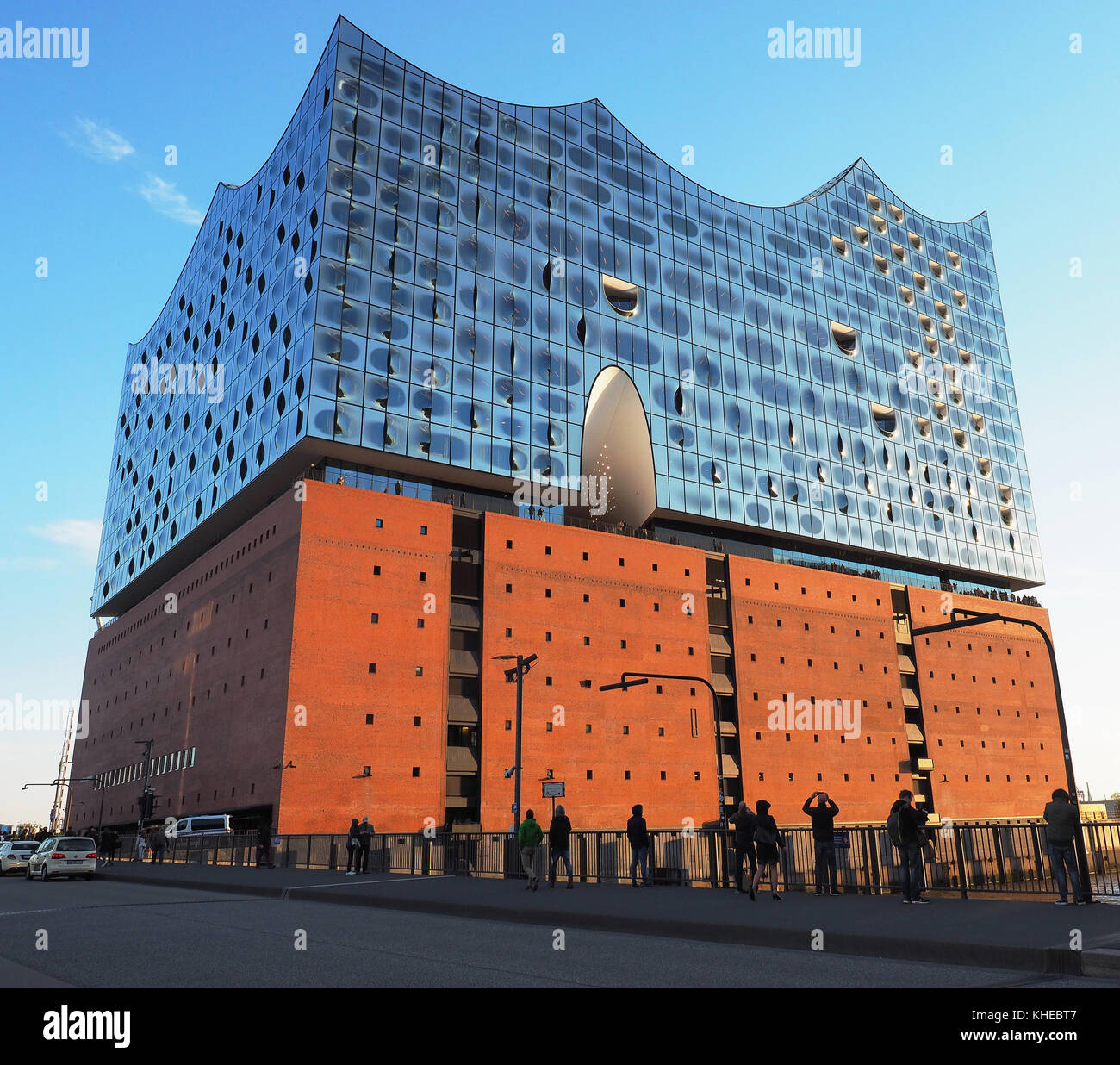 Harbor reflecting modern facade hi-res stock photography and images - Alamy