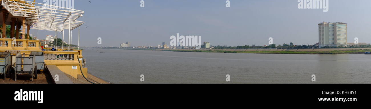 mekong river bank cambodia Stock Photo - Alamy