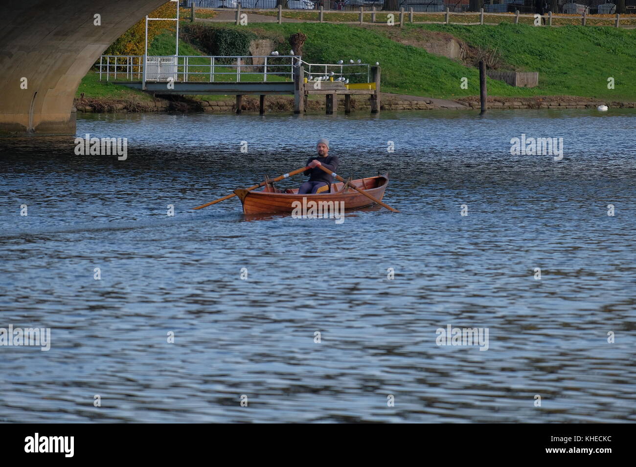 Wooden skiff river thames hi-res stock photography and images - Alamy