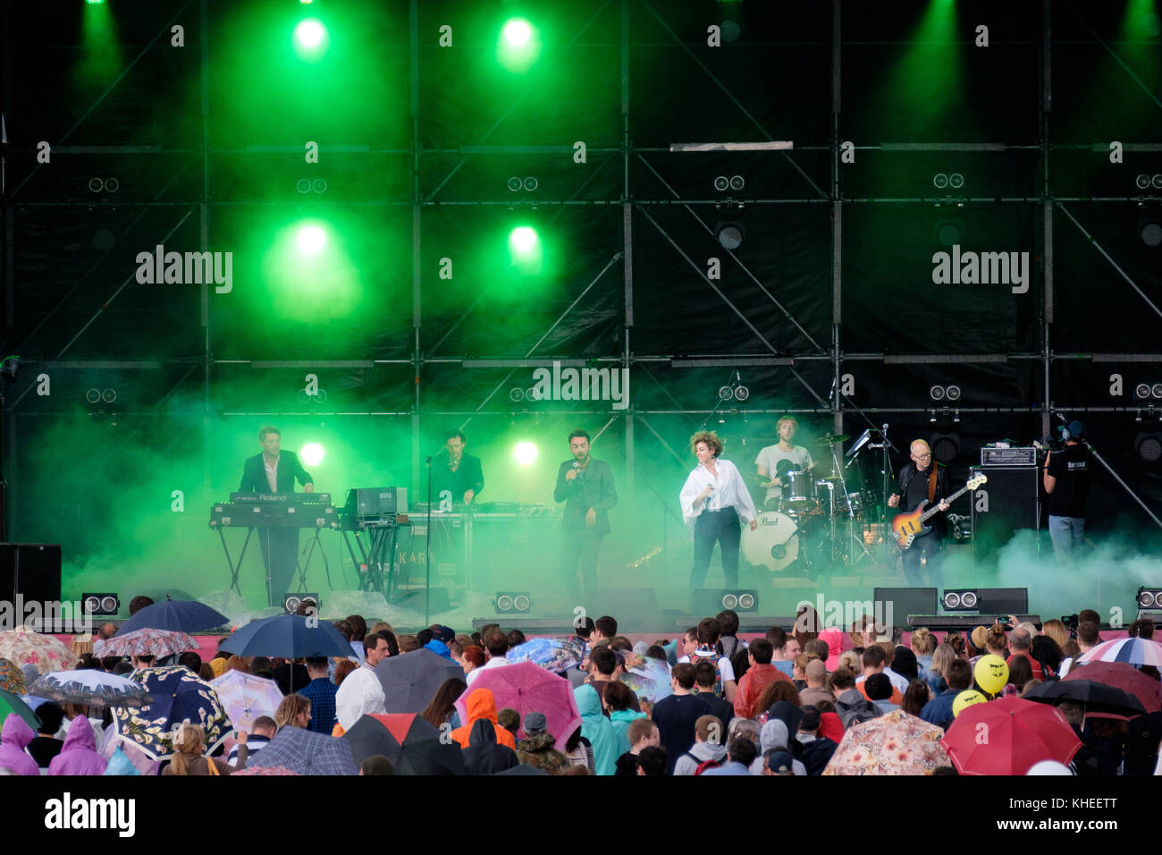 Open air concert hi-res stock photography and images - Alamy