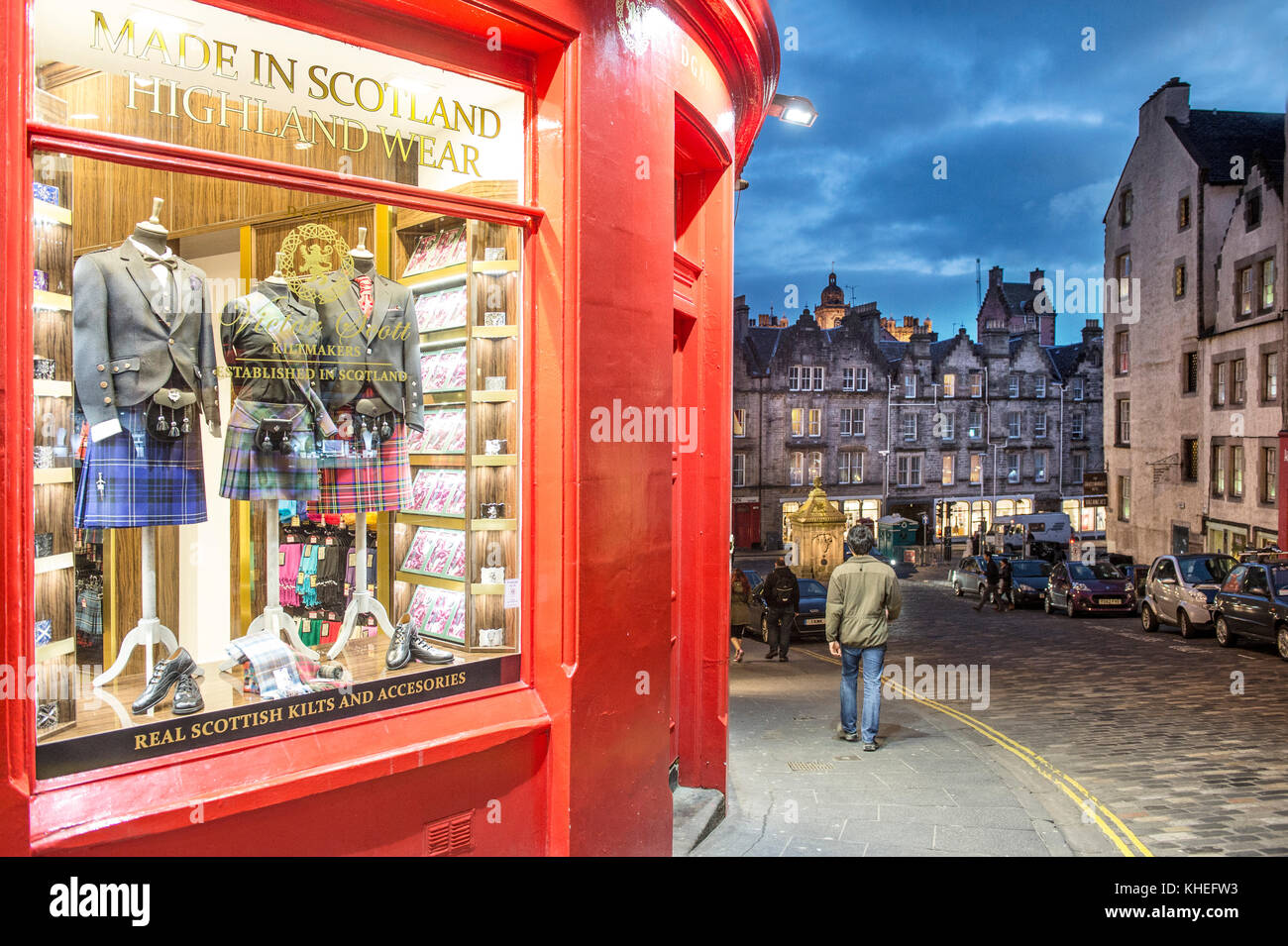 UNITED KINGDOM, SCOTLAND, EDINBURGH, VICTORIA STREET, TRADITIONAL SHOP ...