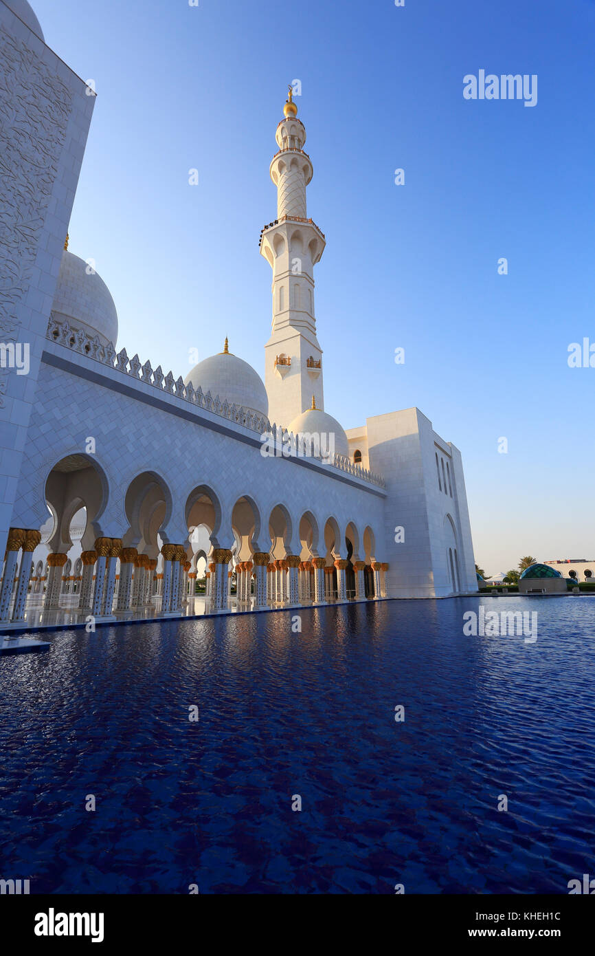 Minaret of Sheikh Zayed Grand Mosque in Abu Dhabi Stock Photo - Alamy