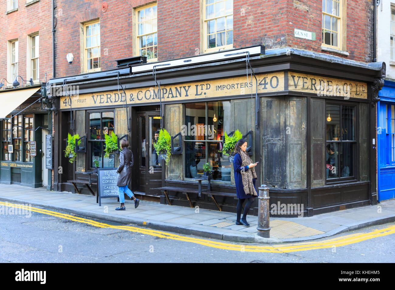 Poeple walk past Verde & Company old fashioned Georgean shop and ...