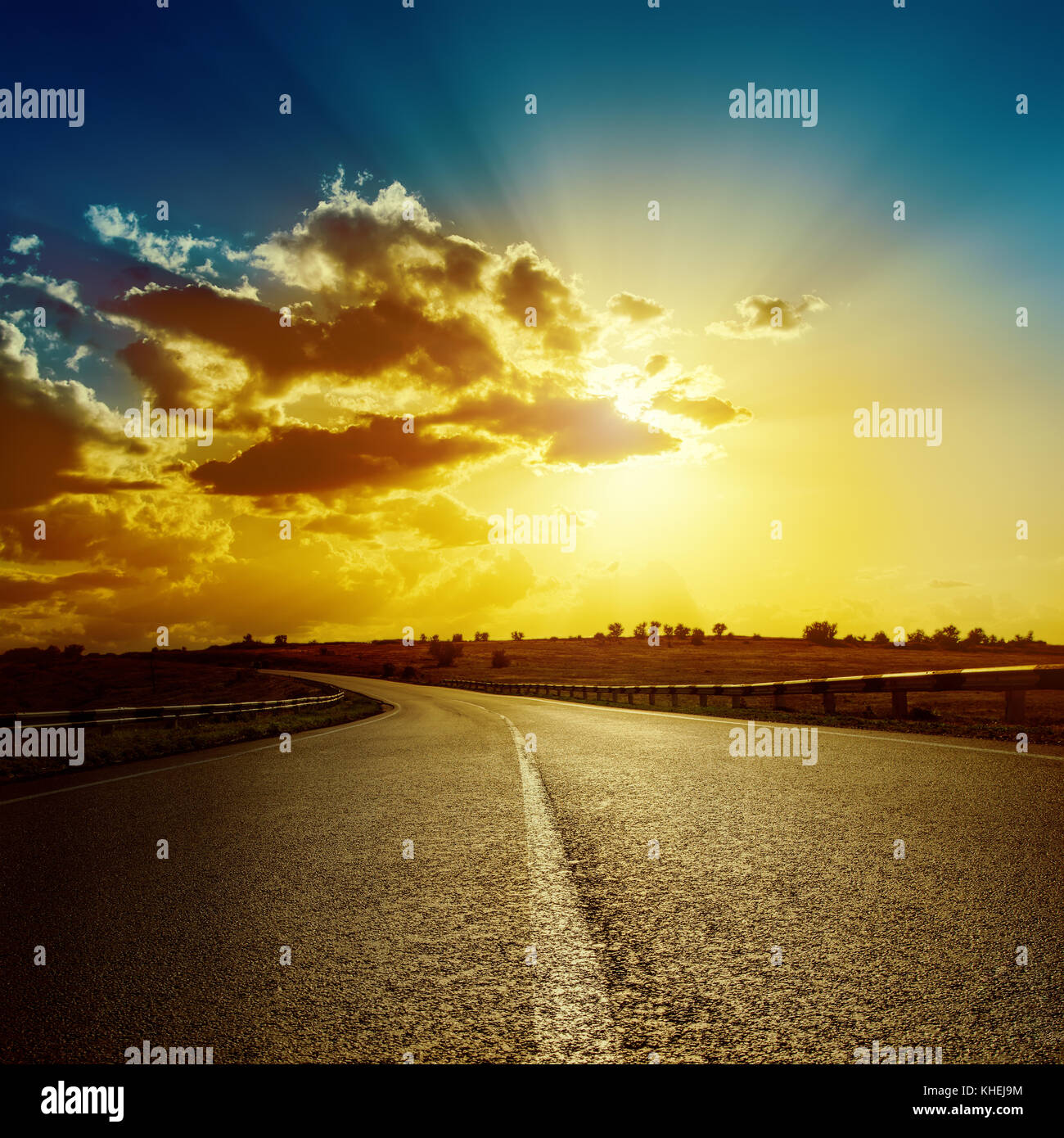 Sunset over road hi-res stock photography and images - Alamy