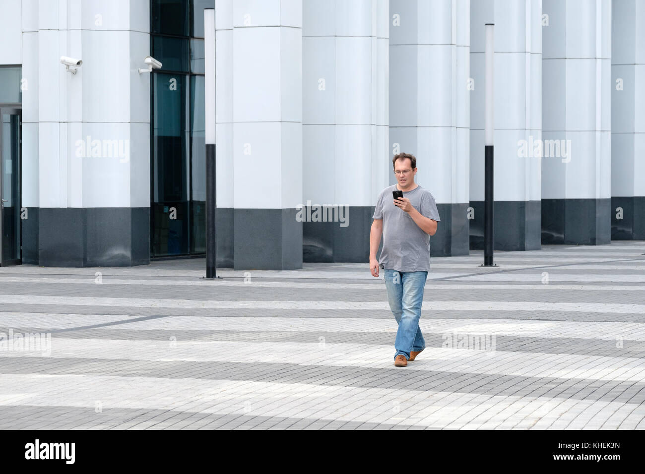 Man playing mobile game Stock Photo - Alamy Man playing mobile game Stock Photo - Alamy