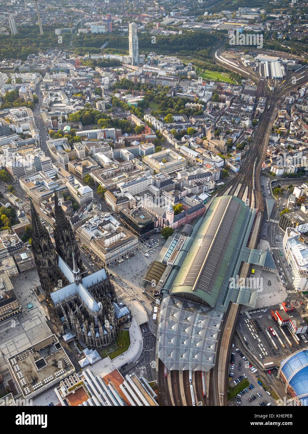 Cologne cathedral and cologne central station hi-res stock photography ...