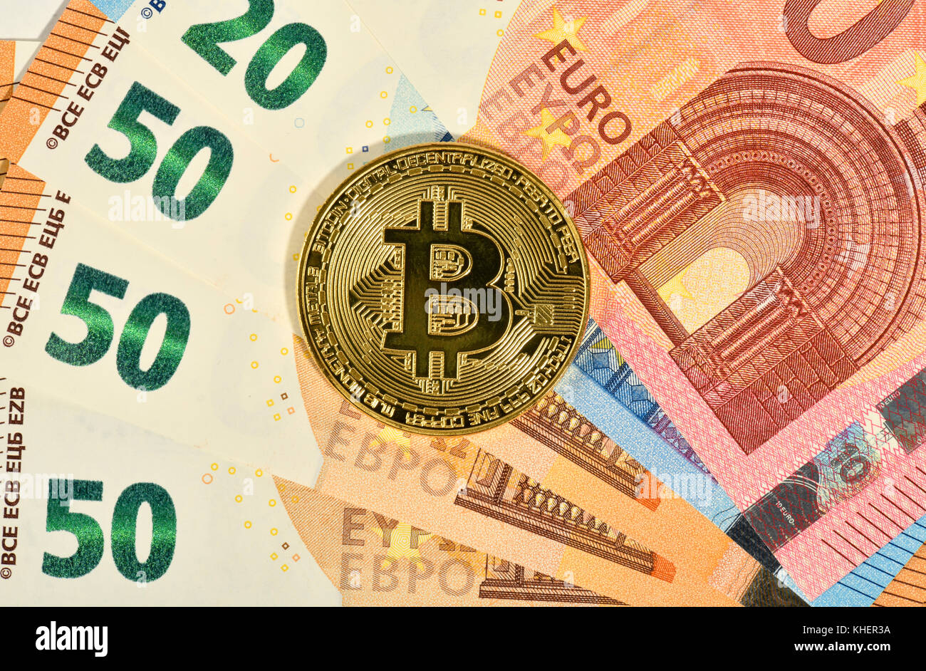 Symbol image digital currency, gold physical coin Bitcoin Stock Photo - Alamy