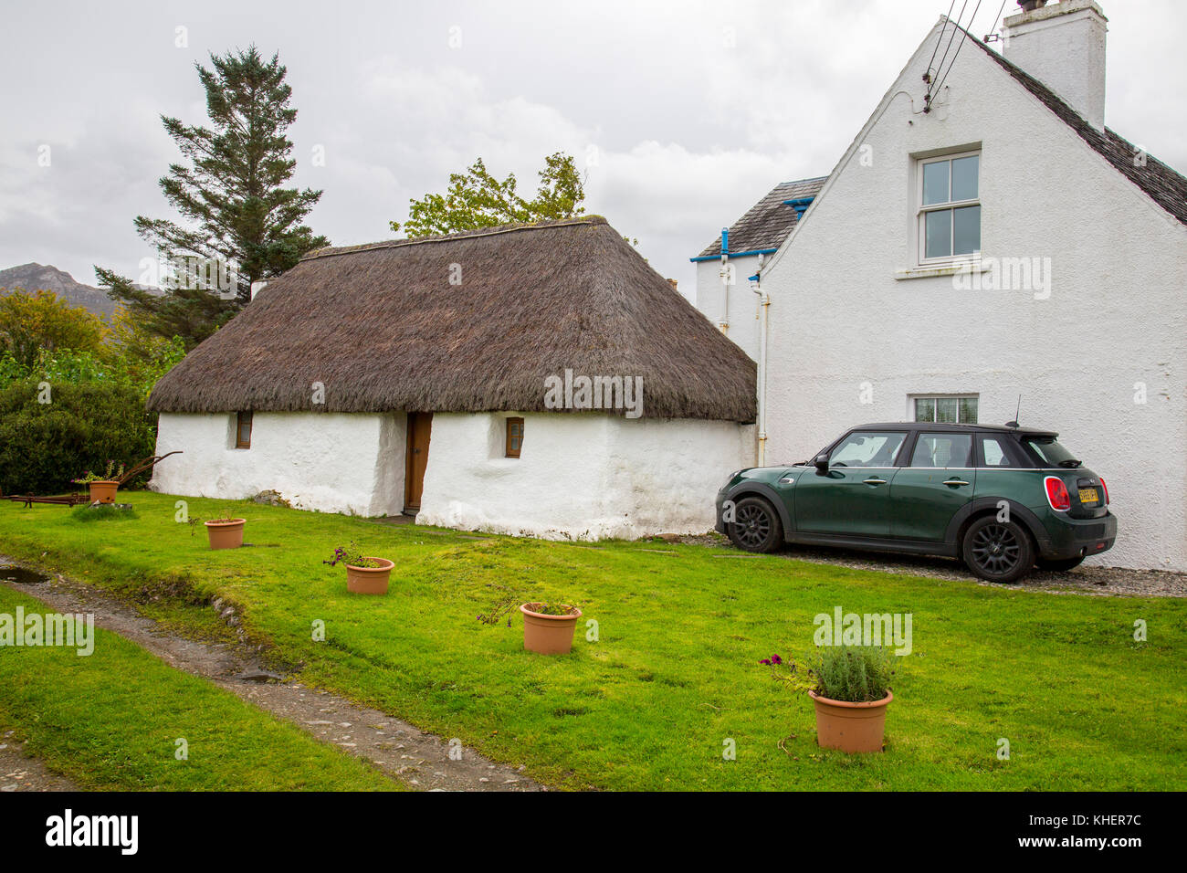 Scottish cottage with a roof hi-res stock photography and images - Alamy