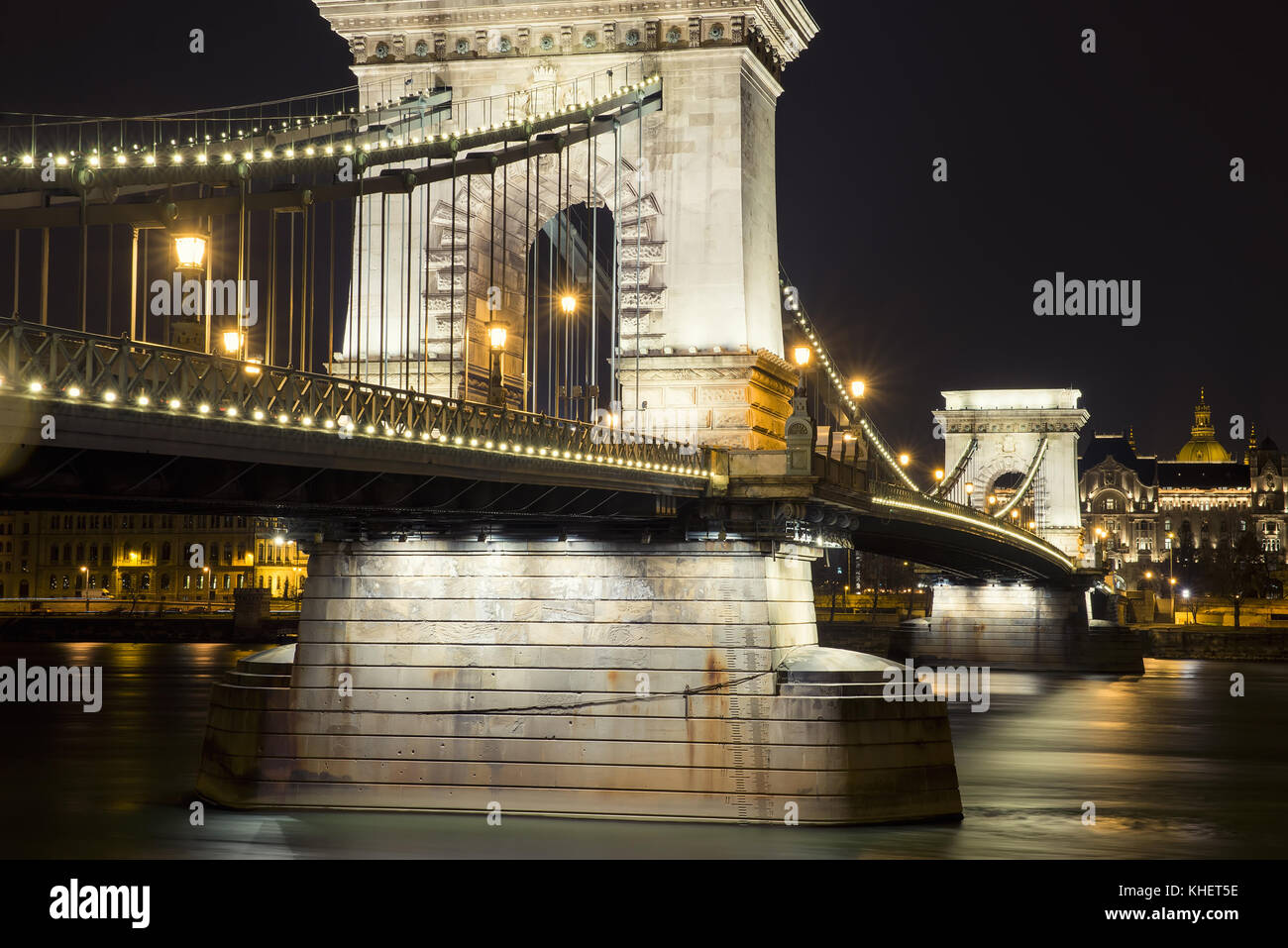 Chain Bridge at night in Budapest Stock Photo - Alamy