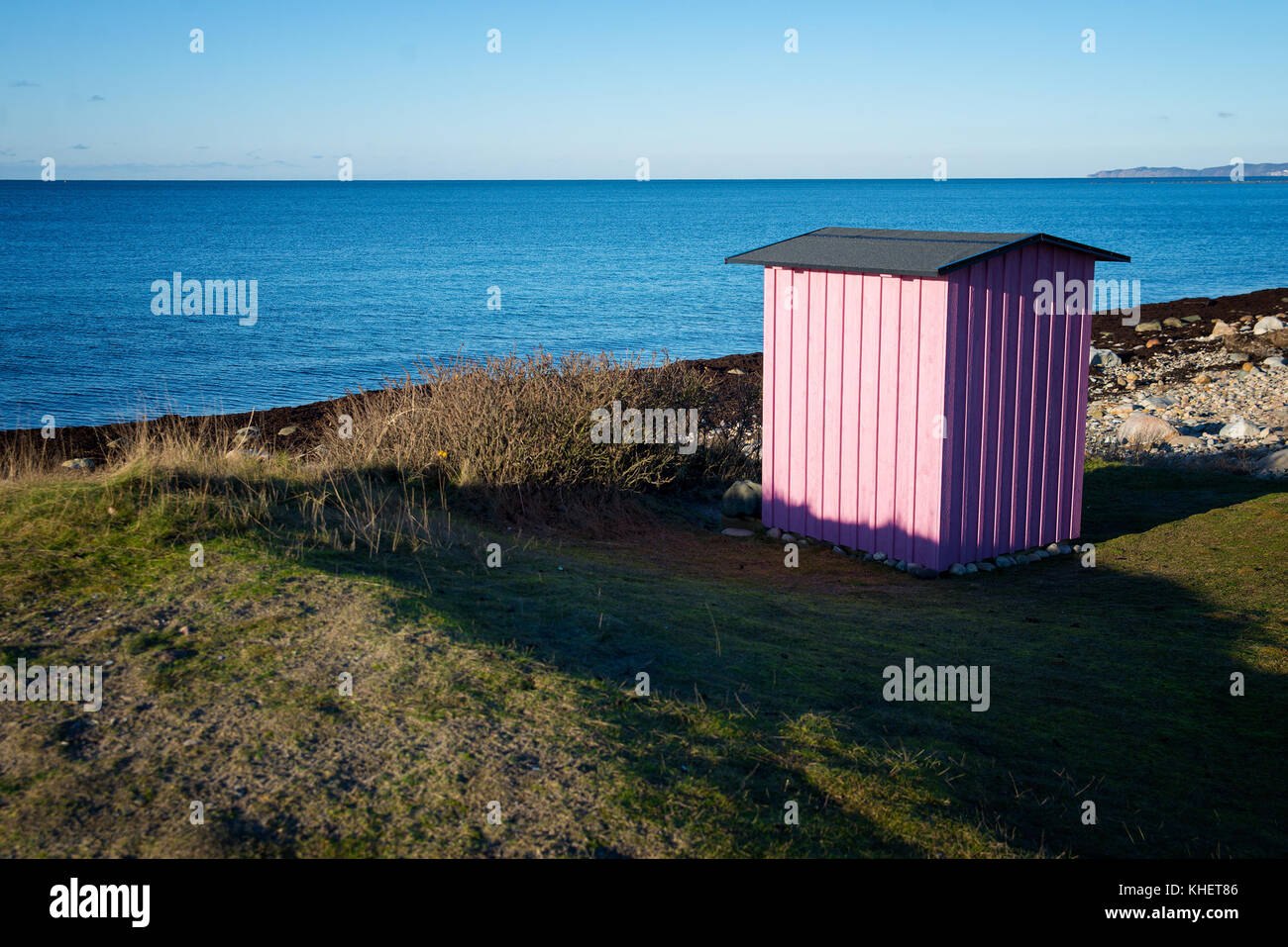 a small building on the beach Stock Photo - Alamy