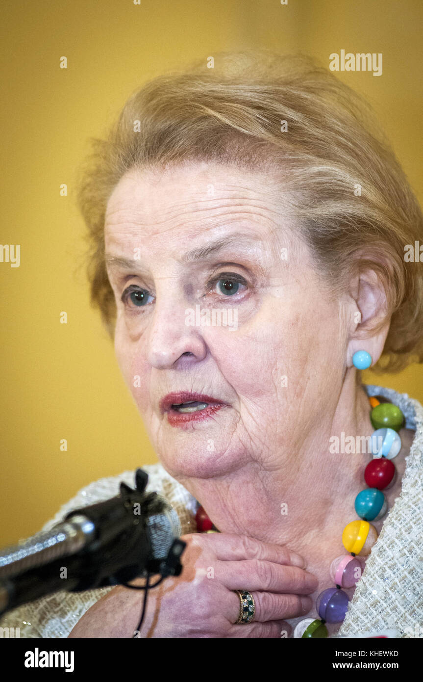 Phoenix, Arizona, USA. 9th Jan, 2014. Former Secretary of State ...