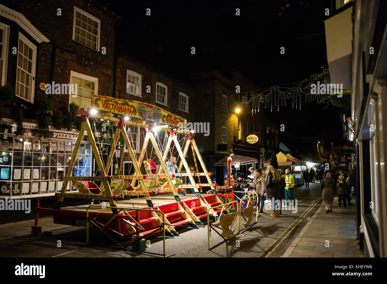 Eton, UK. 16th Nov, 2017. Stalls prepare for the switching on of the ...