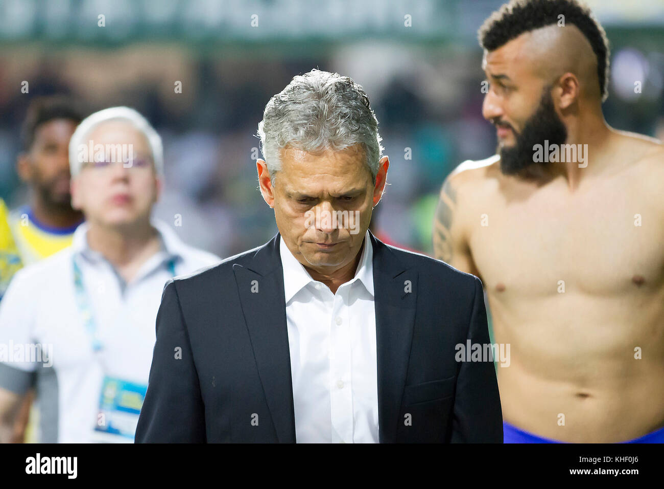 Curitiba, Brazil. 16th Nov, 2017. Flamengo coach Reinaldo Rueda leaves ...