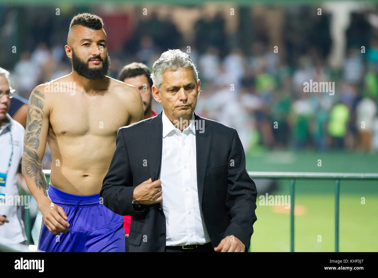 Curitiba, Brazil. 16th Nov, 2017. Flamengo coach Reinaldo Rueda leaves ...