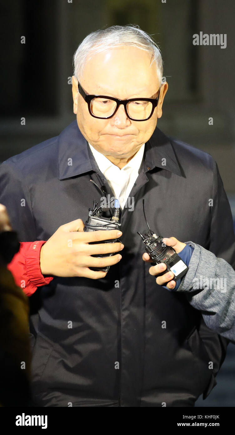 17th Nov, 2017. Ex-spy chief release Lee Byung-ho, former chief of the ...