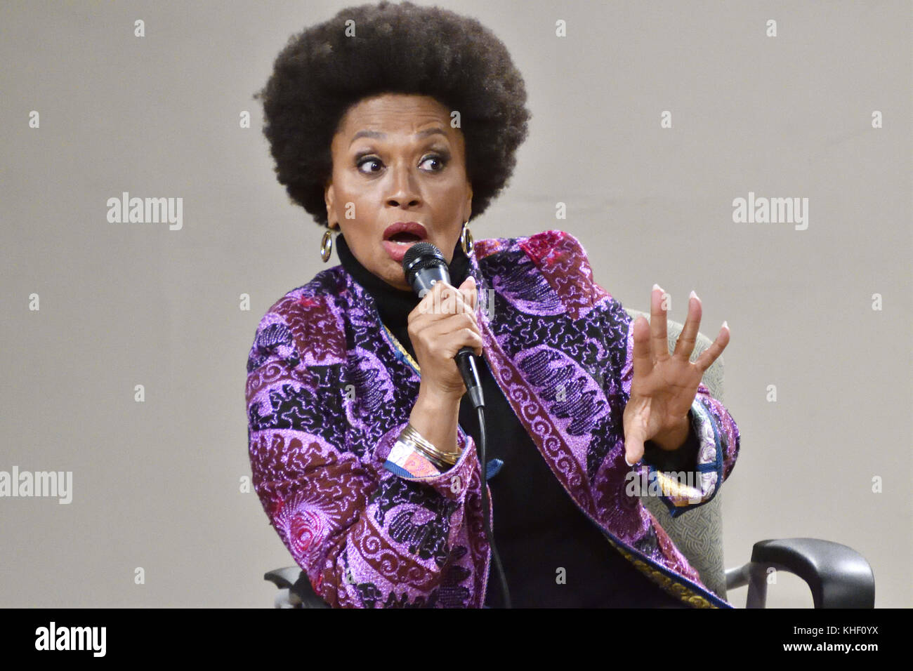 Philadelphia, Pennsylvania, USA. 16th Nov, 2017. Actress, comedian ...