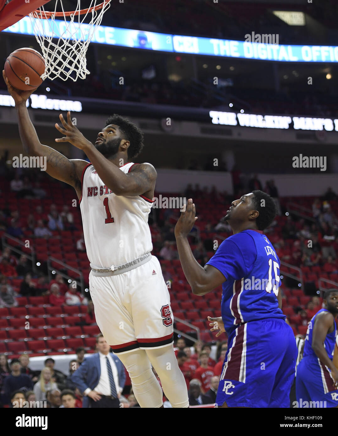 Raleigh, North Carolina, USA. 16th Nov, 2017. LENNARD FREEMAN (1) of ...