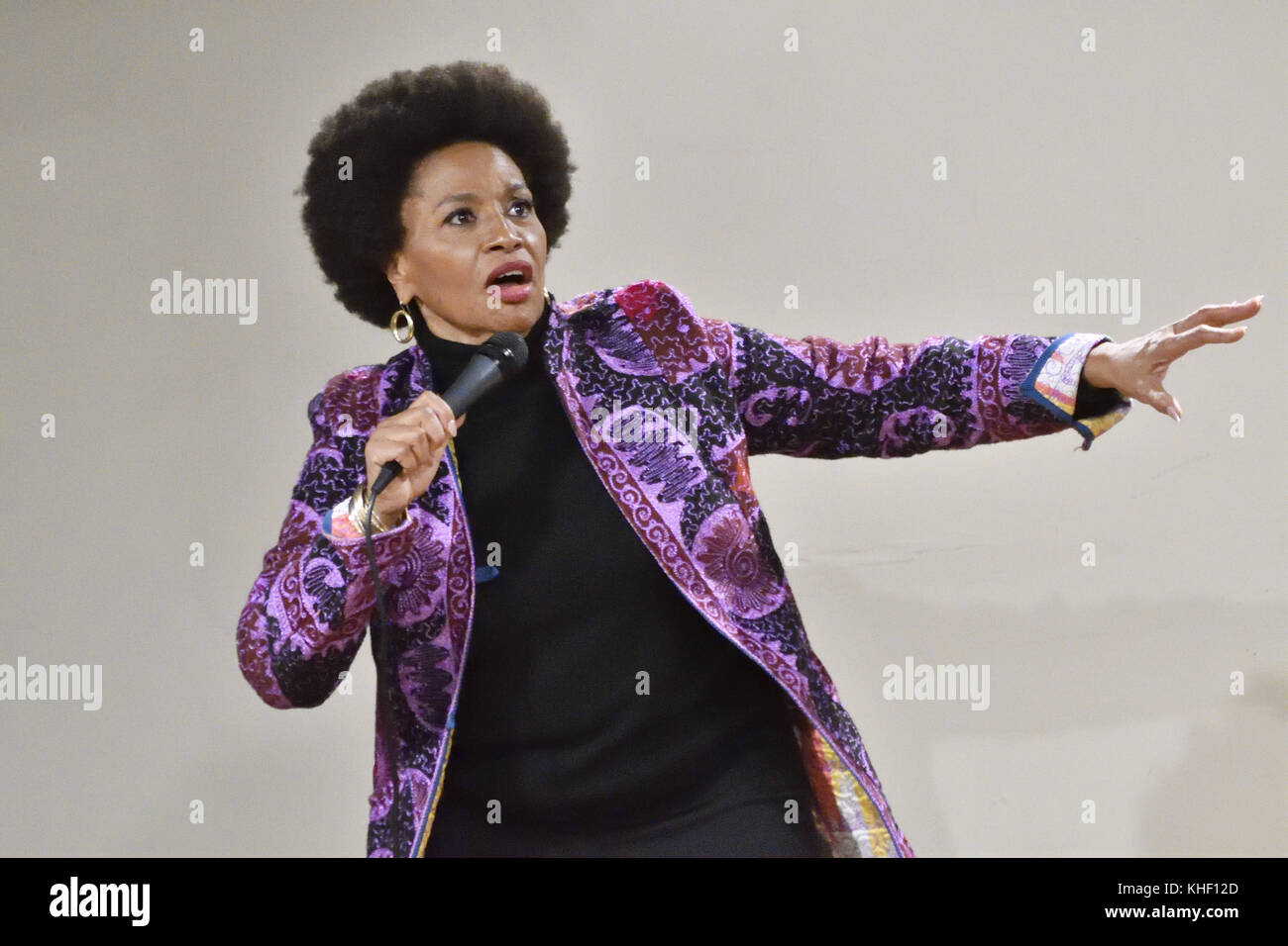 Philadelphia, Pennsylvania, USA. 16th Nov, 2017. Actress, comedian ...