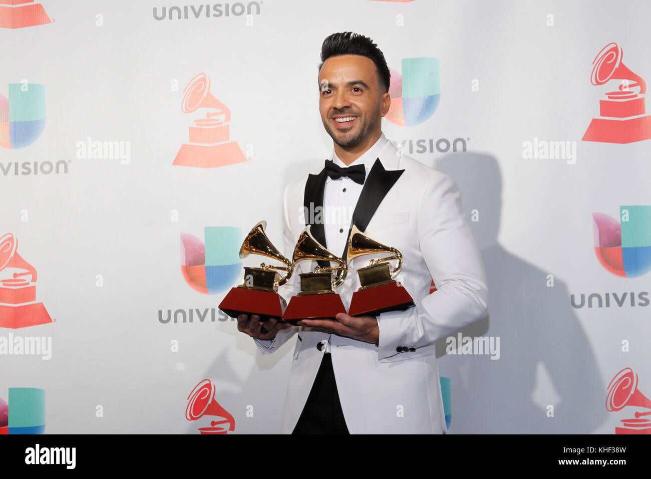 Las Vegas, NV, USA. 16th Nov, 2017. Luis Fonsi (Record of the Year ...