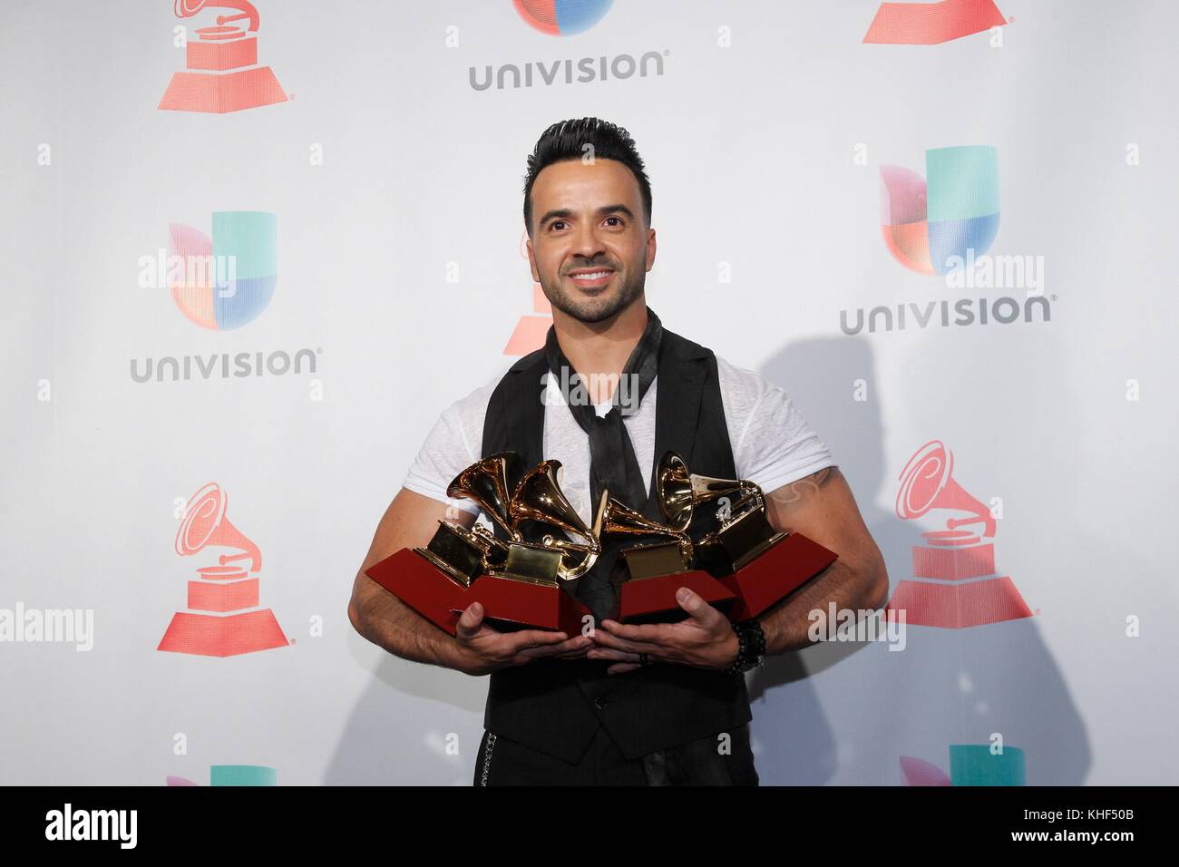 Las Vegas, NV, USA. 16th Nov, 2017. Luis Fonsi, Best Urban Fusion ...