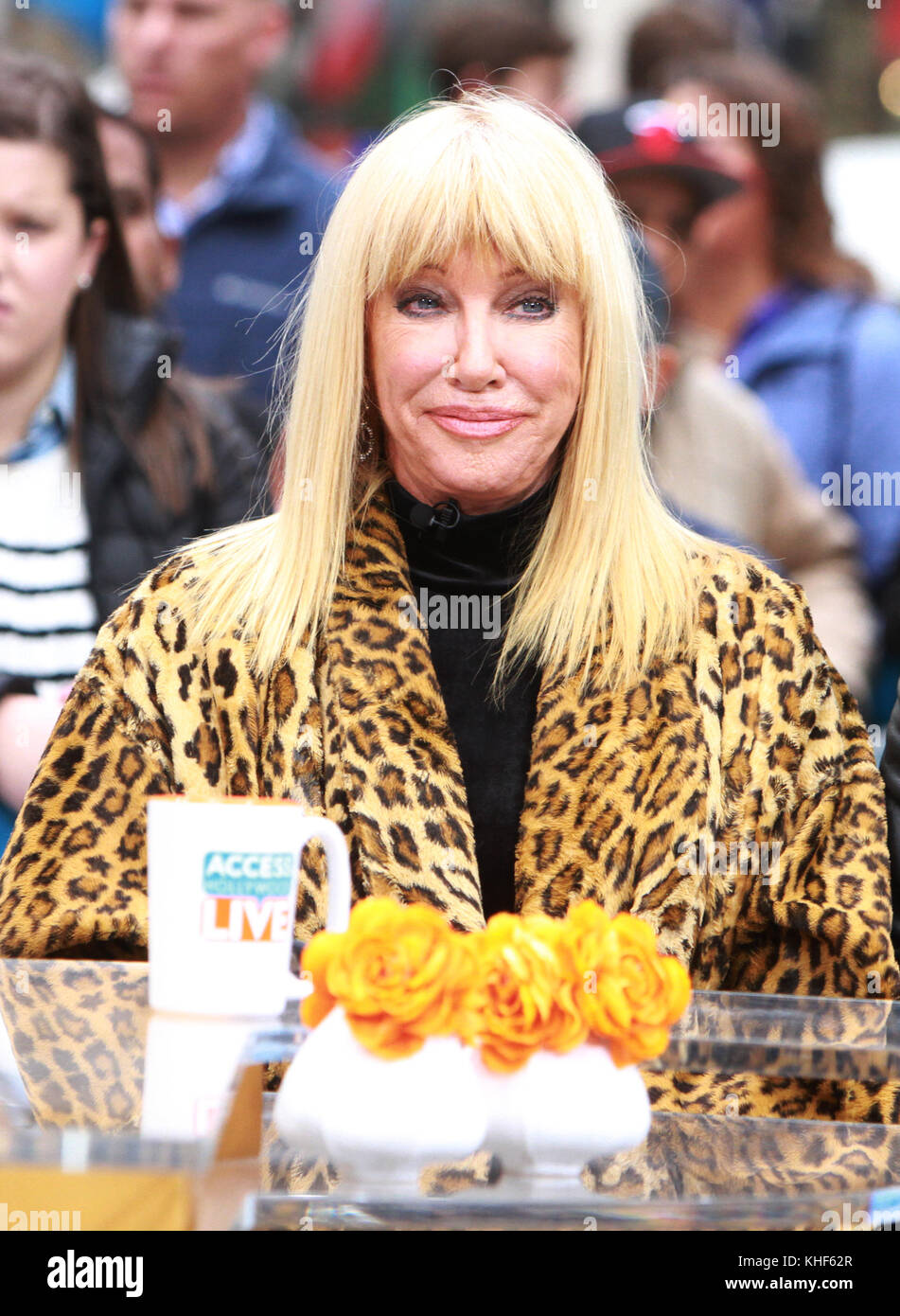 New York, NY, USA. 16th Nov, 2017. Suzanne Somers at Access Hollywood ...