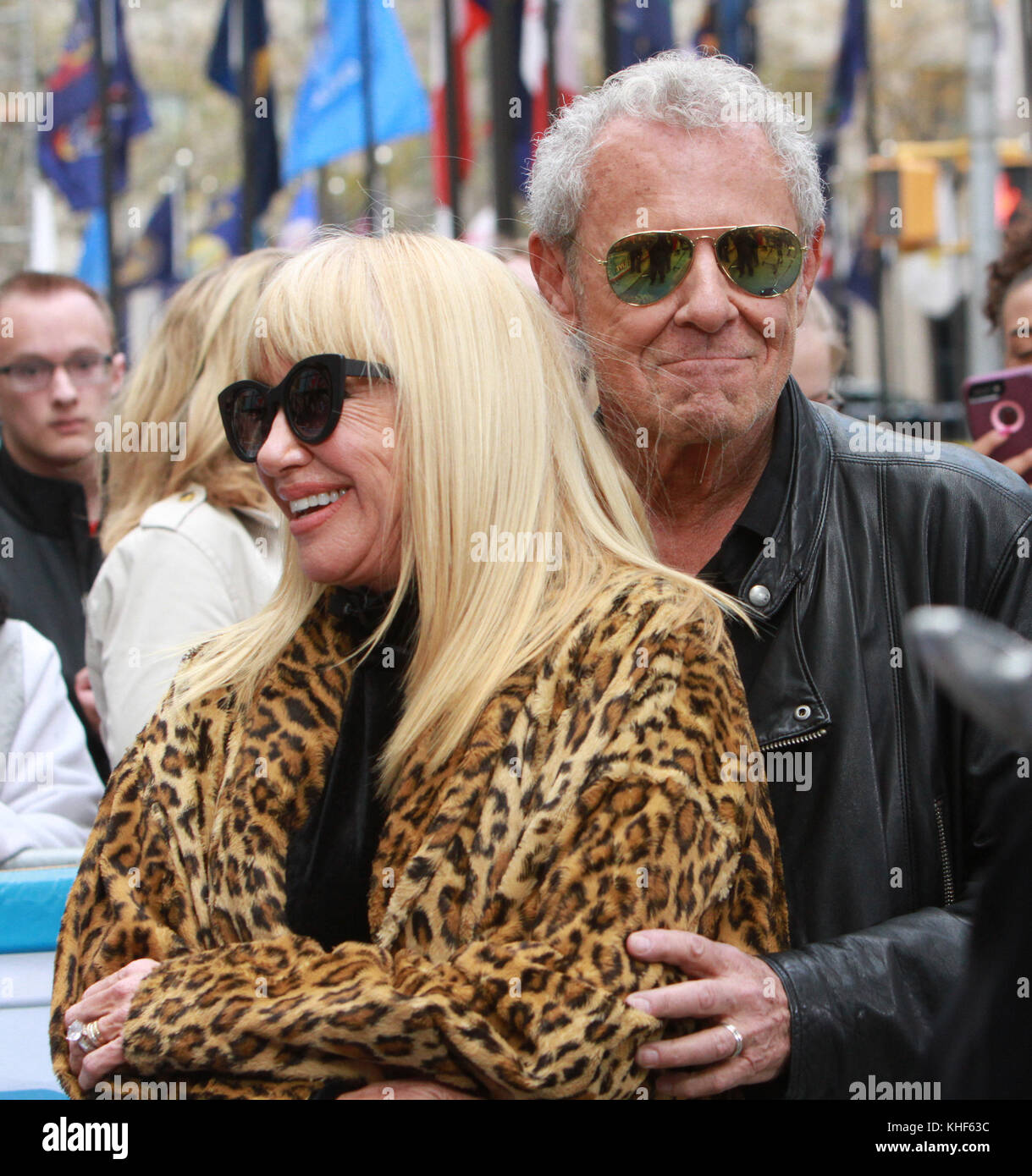 New York, NY, USA. 16th Nov, 2017. Suzanne Somers, Alan Hamel at Access ...