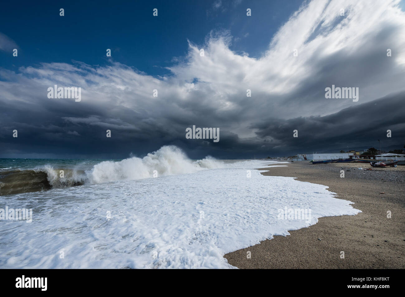 Corigliano Calabro, the arrival of the NUMA cyclone that has formed in ...