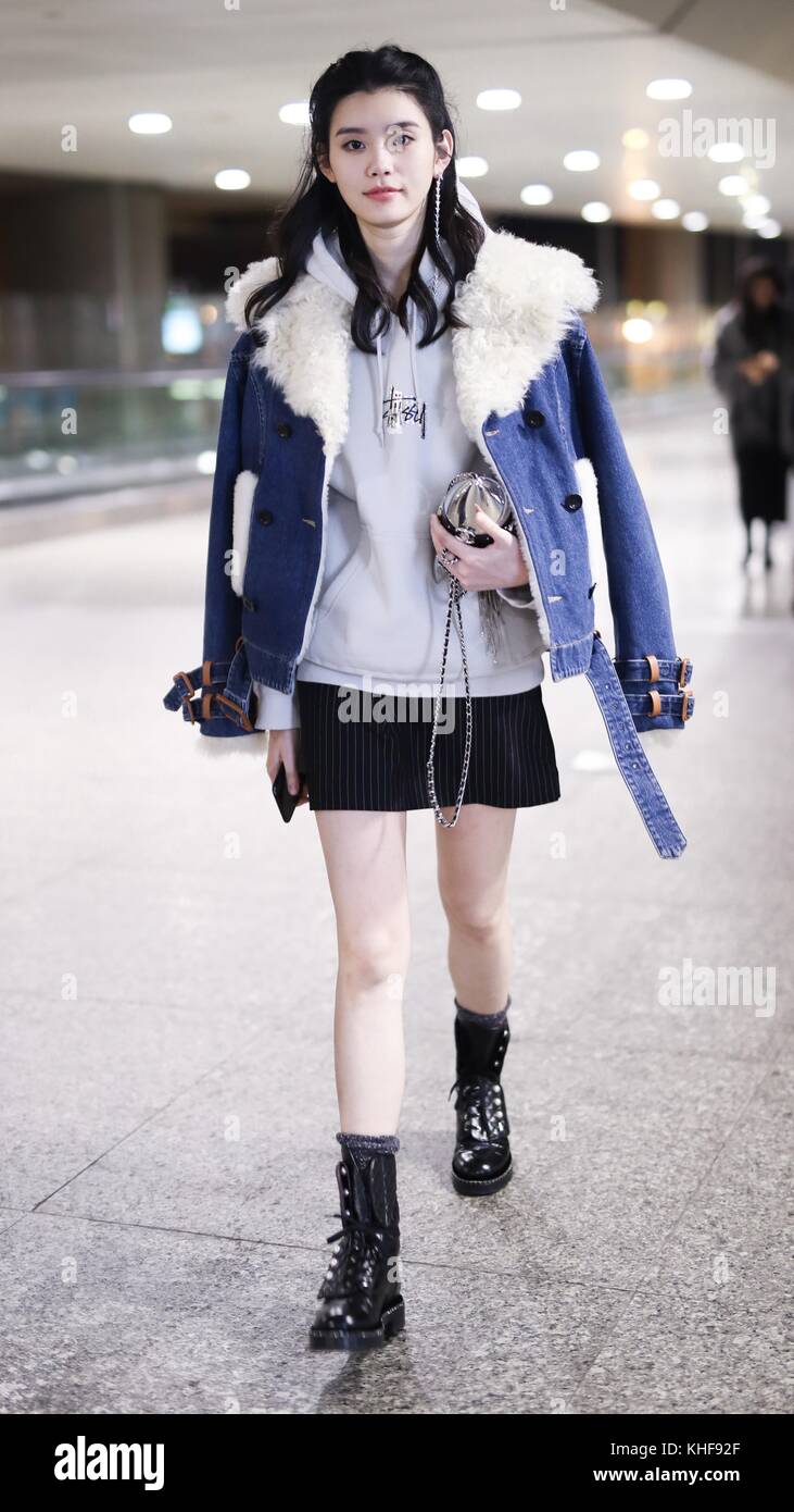 November 17, 2017 - Shanghai, China - Chinese model Ming Xi shows at ...