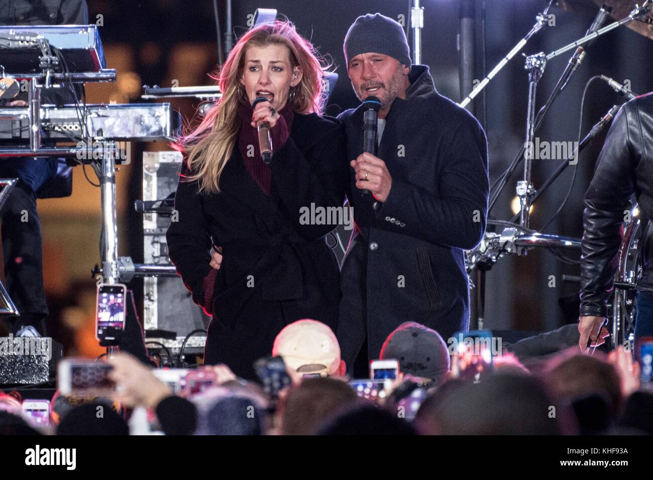New York, NY, USA. 17th Nov, 2017. Tim McGraw, Faith Hill on stage for ...