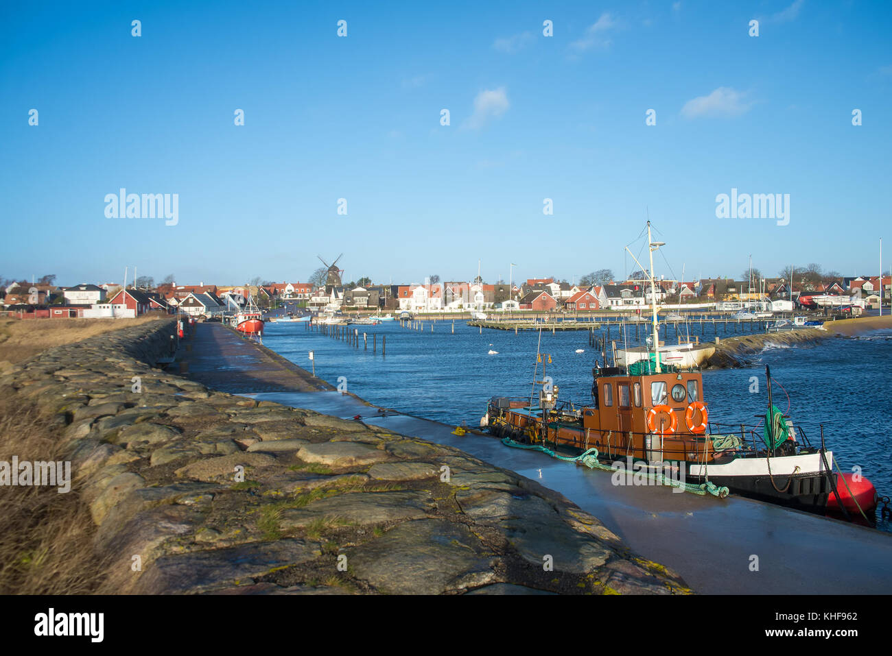 Harbor winter scene hi-res stock photography and images - Alamy