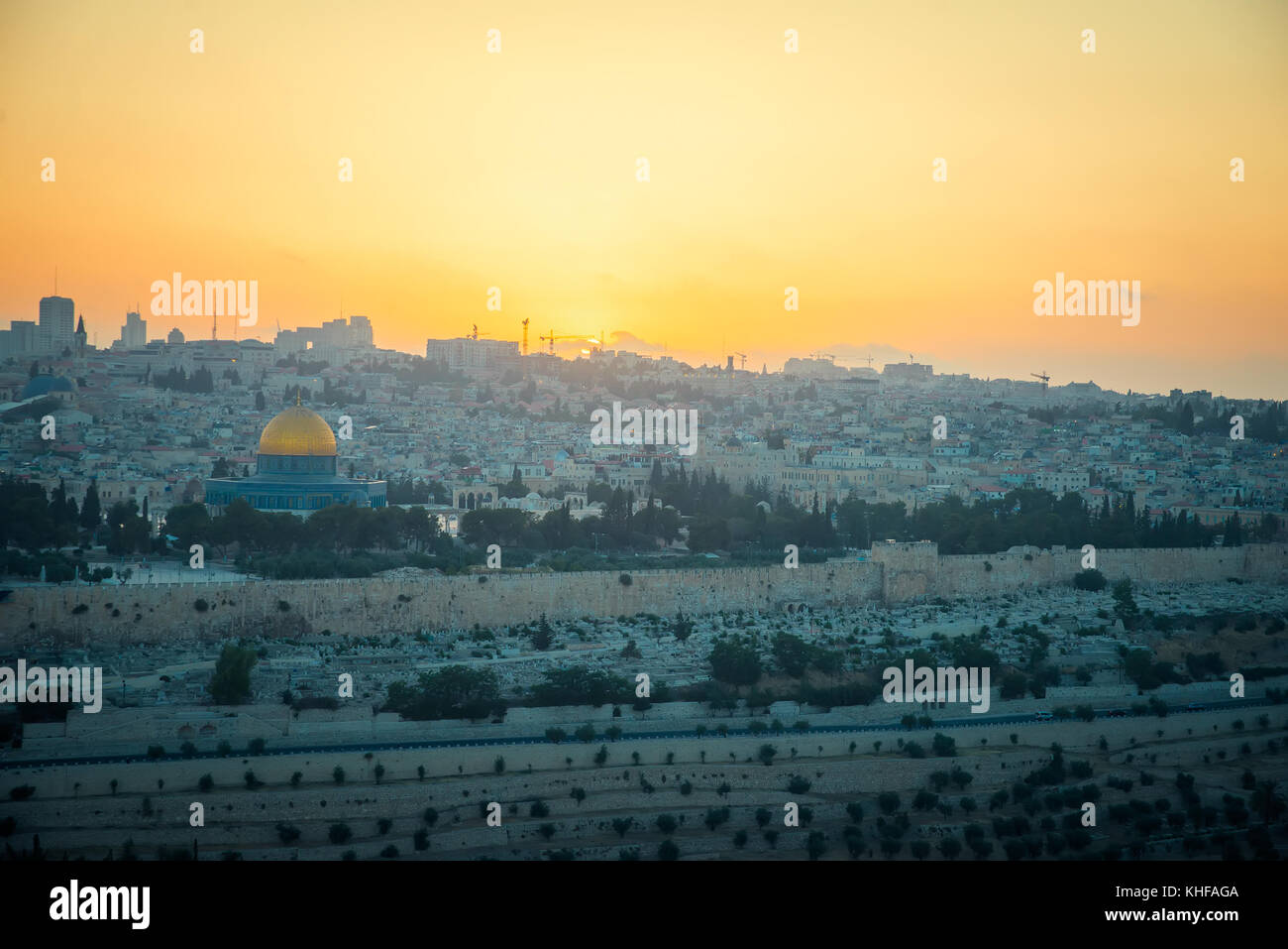 Jerusalem golden dome panoramic hi-res stock photography and images - Alamy