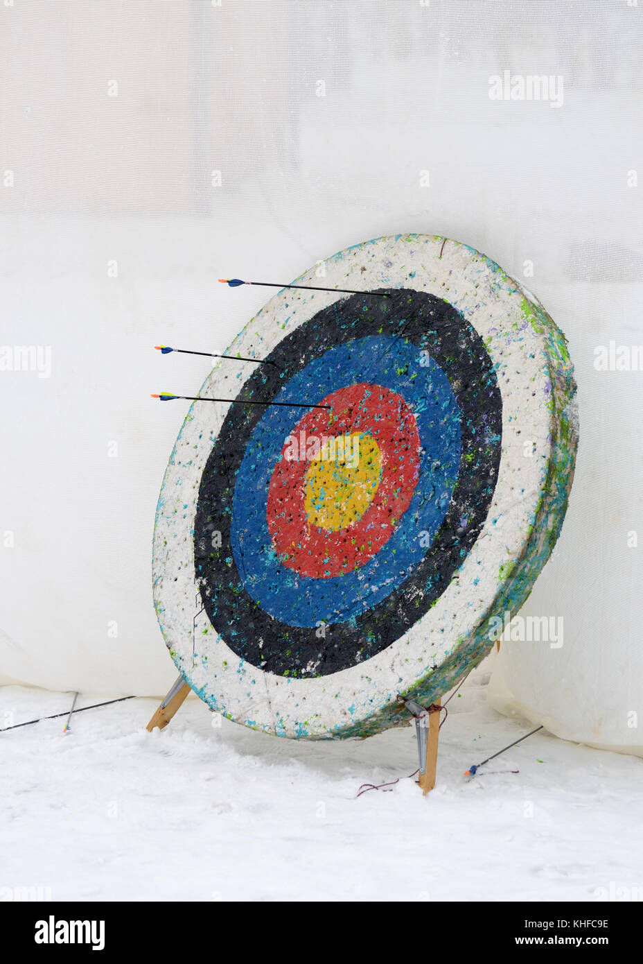 Round target used in the sport of archery Stock Photo - Alamy